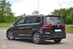 Melns Volkswagen Touran 2020 Kauņa, ar dzinēja tilpumu 2.00 L un nobraukumu 98 tūkst. km par 14995 €, foto 3 vietnē AUTOMOTO.COM.LV