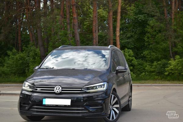 Black Volkswagen Touran 2020 in Kaunas, with an engine capacity of 2.00 L and mileage of 98 thousand km for 14995 €, photo 3 on AUTOMOTO.COM.LV