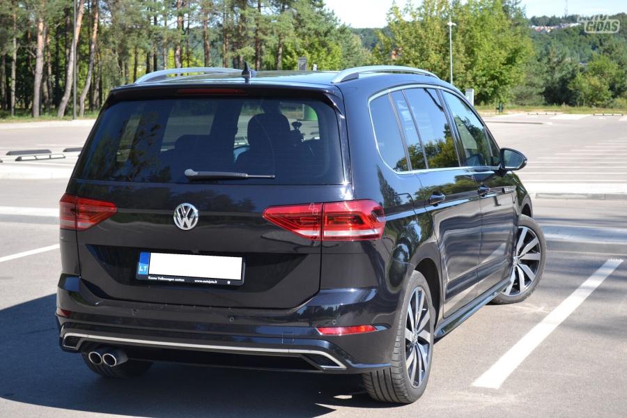Melns Volkswagen Touran 2020 Kauņa, ar dzinēja tilpumu 2.00 L un nobraukumu 98 tūkst. km par 14995 €, foto 14 vietnē AUTOMOTO.COM.LV
