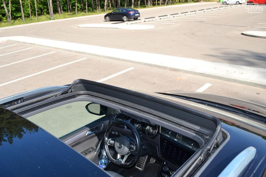 Melns Volkswagen Touran 2020 Kauņa, ar dzinēja tilpumu 2.00 L un nobraukumu 98 tūkst. km par 14995 €, foto 29 vietnē AUTOMOTO.COM.LV