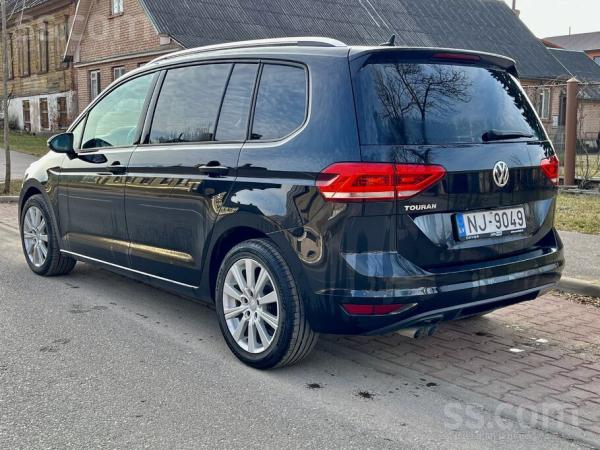 Melns Volkswagen Touran 2020 Daugavpils, ar dzinēja tilpumu 2.00 L un nobraukumu 0 tūkst. km par 13995 €, foto 5 vietnē AUTOMOTO.COM.LV
