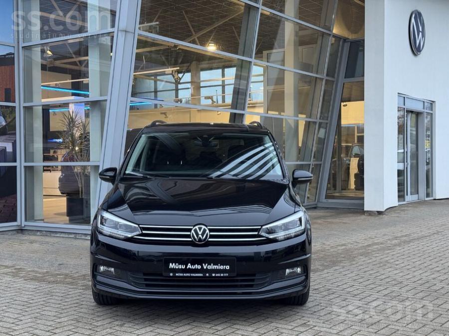 Black Volkswagen Touran 2020 in Valmiera, with an engine capacity of 2.00 L and mileage of 170 thousand km for 17500 €, photo 3 on AUTOMOTO.COM.LV