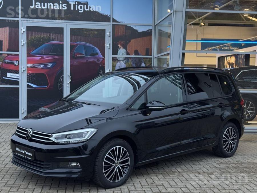 Black Volkswagen Touran 2020 in Valmiera, with an engine capacity of 2.00 L and mileage of 170 thousand km for 17500 €, photo 4 on AUTOMOTO.COM.LV