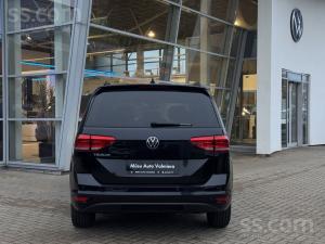 Black Volkswagen Touran 2020 in Valmiera, with an engine capacity of 2.00 L and mileage of 170 thousand km for 17500 €, photo 6 on AUTOMOTO.COM.LV