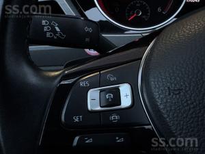 Black Volkswagen Touran 2020 in Valmiera, with an engine capacity of 2.00 L and mileage of 170 thousand km for 17500 €, photo 11 on AUTOMOTO.COM.LV