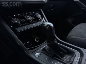 Black Volkswagen Touran 2020 in Valmiera, with an engine capacity of 2.00 L and mileage of 170 thousand km for 17500 €, photo 21 on AUTOMOTO.COM.LV