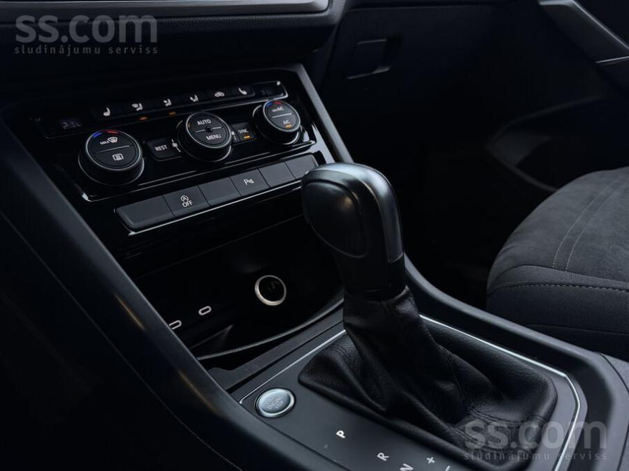 Black Volkswagen Touran 2020 in Valmiera, with an engine capacity of 2.00 L and mileage of 170 thousand km for 17500 €, photo 21 on AUTOMOTO.COM.LV