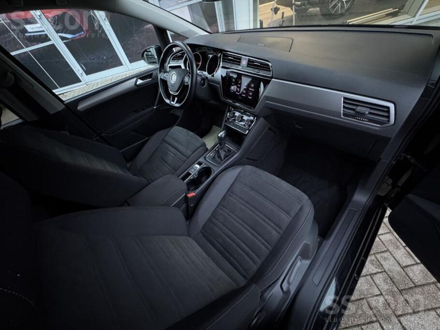 Black Volkswagen Touran 2020 in Valmiera, with an engine capacity of 2.00 L and mileage of 170 thousand km for 17500 €, photo 25 on AUTOMOTO.COM.LV