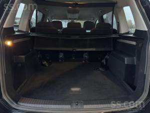 Black Volkswagen Touran 2020 in Valmiera, with an engine capacity of 2.00 L and mileage of 170 thousand km for 17500 €, photo 26 on AUTOMOTO.COM.LV