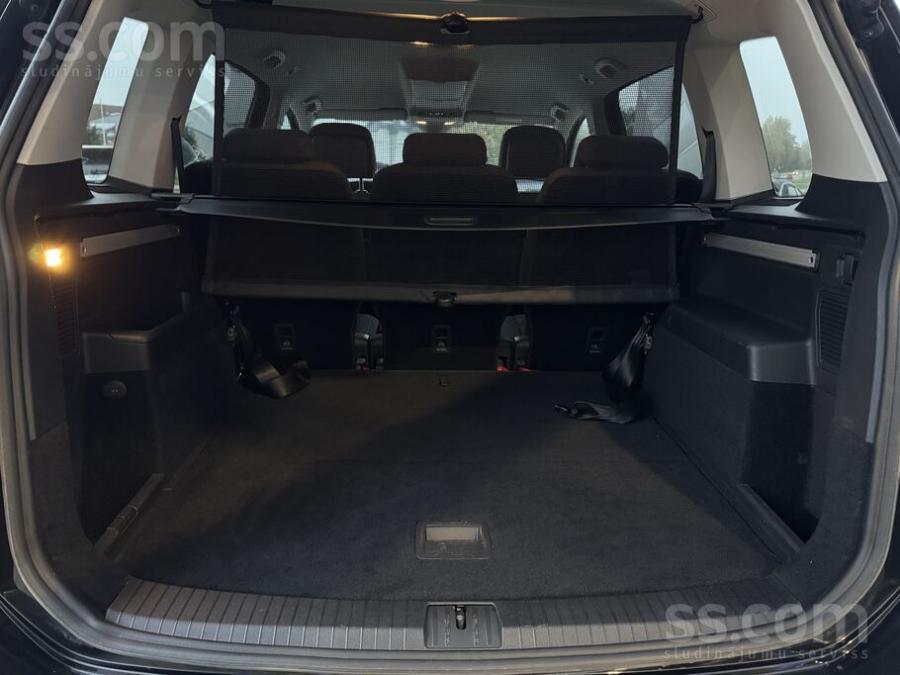 Black Volkswagen Touran 2020 in Valmiera, with an engine capacity of 2.00 L and mileage of 170 thousand km for 17500 €, photo 26 on AUTOMOTO.COM.LV