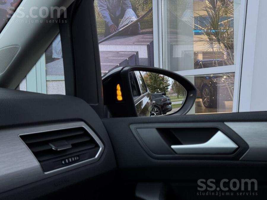 Black Volkswagen Touran 2020 in Valmiera, with an engine capacity of 2.00 L and mileage of 170 thousand km for 17500 €, photo 27 on AUTOMOTO.COM.LV