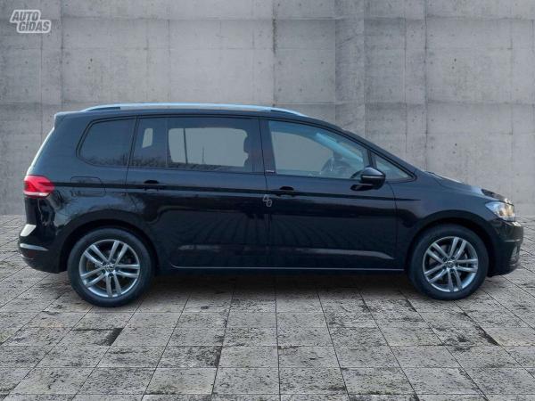 Melns Volkswagen Touran 2022 Kauņa, ar dzinēja tilpumu 2.00 L un nobraukumu 56 tūkst. km par 29898 €, foto 7 vietnē AUTOMOTO.COM.LV