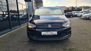 Black Volkswagen Touran 2022 in Kaunas, with an engine capacity of 2.00 L and mileage of 87 thousand km for 26925 €, photo 2 on AUTOMOTO.COM.LV