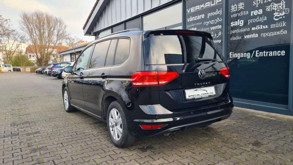 Black Volkswagen Touran 2022 in Kaunas, with an engine capacity of 2.00 L and mileage of 87 thousand km for 26925 €, photo 5 on AUTOMOTO.COM.LV