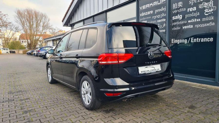 Black Volkswagen Touran 2022 in Kaunas, with an engine capacity of 2.00 L and mileage of 87 thousand km for 26925 €, photo 5 on AUTOMOTO.COM.LV