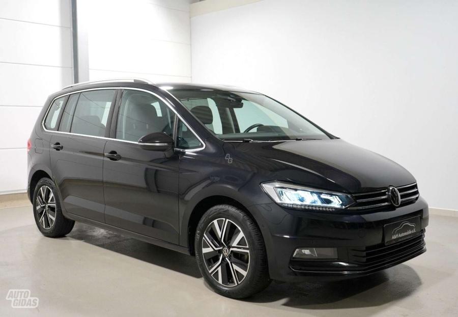 Black Volkswagen Touran 2022 in Kaunas, with an engine capacity of 2.00 L and mileage of 44 thousand km for 32151 €, photo 1 on AUTOMOTO.COM.LV