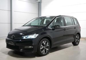 Black Volkswagen Touran 2022 in Kaunas, with an engine capacity of 2.00 L and mileage of 44 thousand km for 32151 €, photo 3 on AUTOMOTO.COM.LV