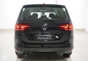 Black Volkswagen Touran 2022 in Kaunas, with an engine capacity of 2.00 L and mileage of 44 thousand km for 32151 €, photo 5 on AUTOMOTO.COM.LV