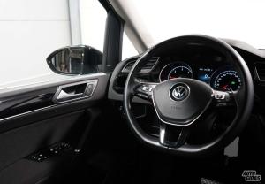 Black Volkswagen Touran 2022 in Kaunas, with an engine capacity of 2.00 L and mileage of 44 thousand km for 32151 €, photo 13 on AUTOMOTO.COM.LV