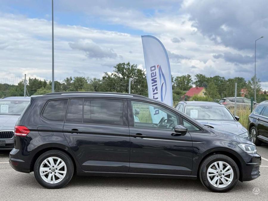 Melns Volkswagen Touran 2022 Viļņa, ar dzinēja tilpumu 1.97 L un nobraukumu 215 tūkst. km par 13999 €, foto 4 vietnē AUTOMOTO.COM.LV
