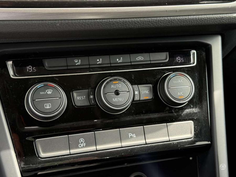 Melns Volkswagen Touran 2022 Viļņa, ar dzinēja tilpumu 1.97 L un nobraukumu 215 tūkst. km par 13999 €, foto 20 vietnē AUTOMOTO.COM.LV