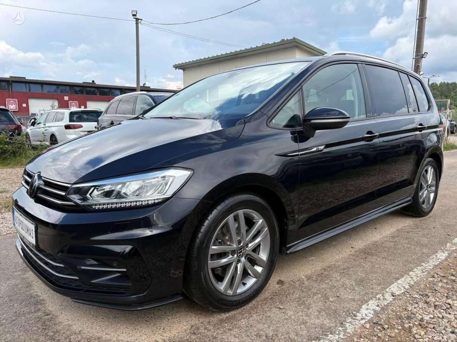 Melns Volkswagen Touran 2023 Viļņa, ar dzinēja tilpumu 1.97 L un nobraukumu 167 tūkst. km par 19200 €, foto 1 vietnē AUTOMOTO.COM.LV