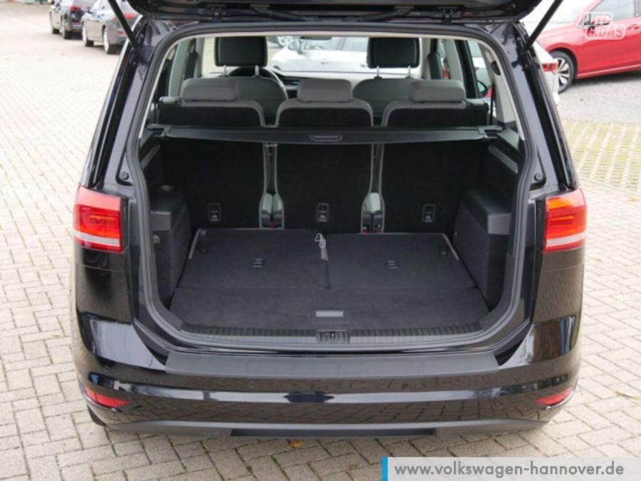 Black Volkswagen Touran 2025 in Kaunas, with an engine capacity of 1.50 L and mileage of 26 thousand km for 33187 €, photo 13 on AUTOMOTO.COM.LV