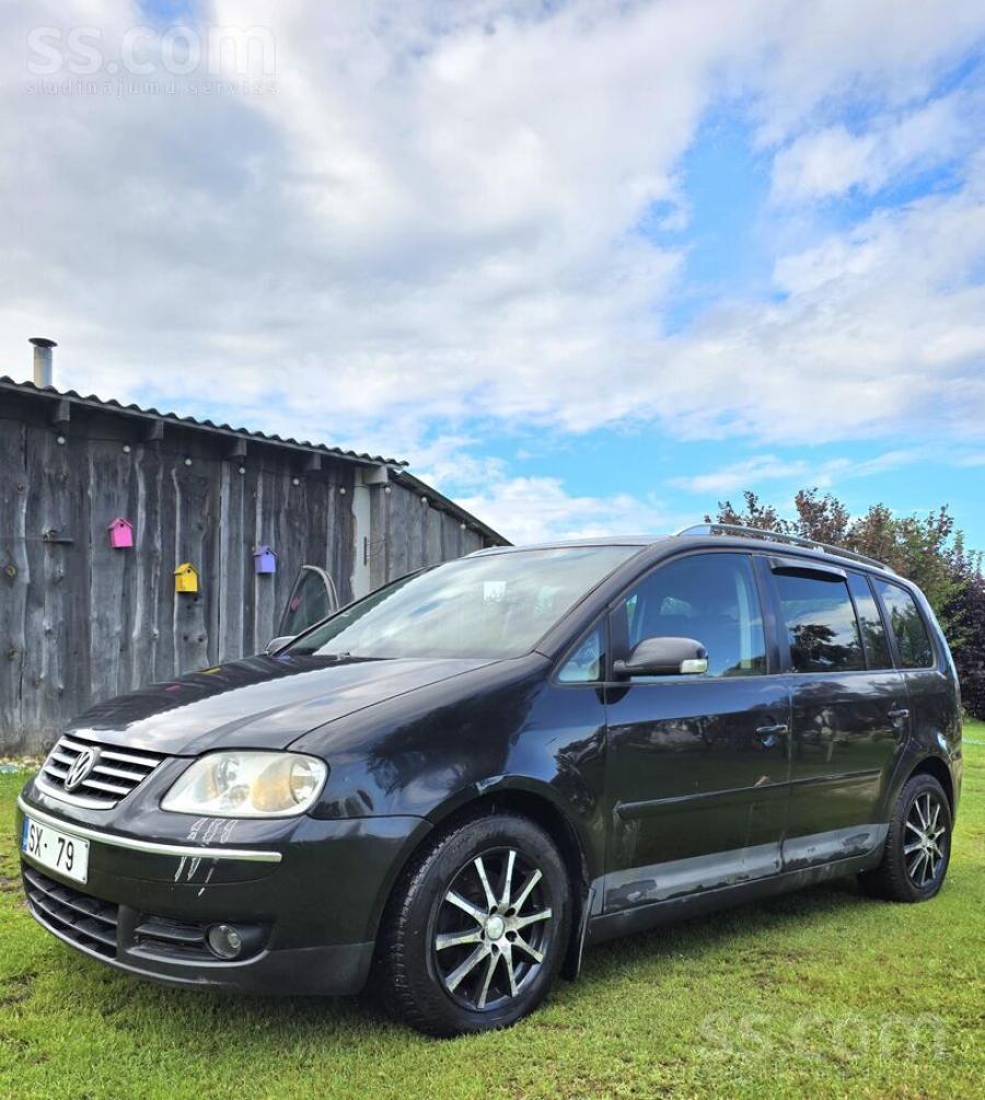Black Volkswagen Touran 2003 in Ogre, with an engine capacity of 2.00 L and mileage of 418 thousand km for 700 €, photo 1 on AUTOMOTO.COM.LV