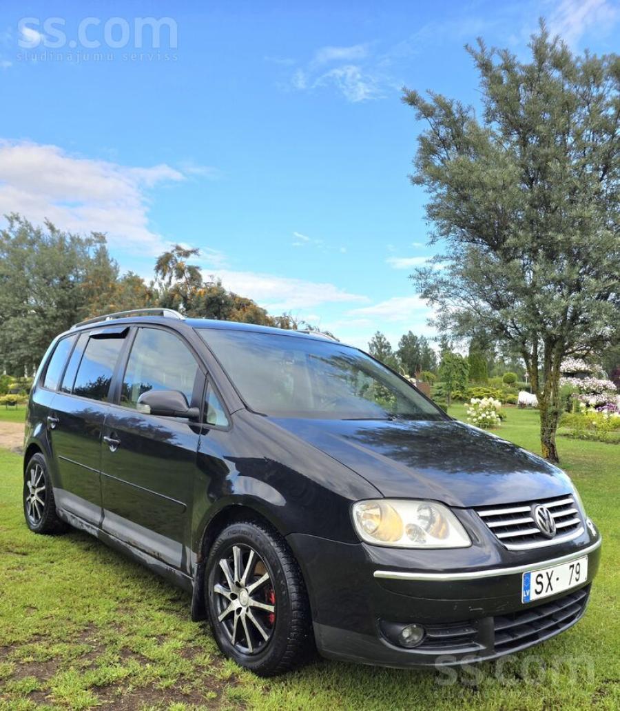 Black Volkswagen Touran 2003 in Ogre, with an engine capacity of 2.00 L and mileage of 418 thousand km for 700 €, photo 3 on AUTOMOTO.COM.LV