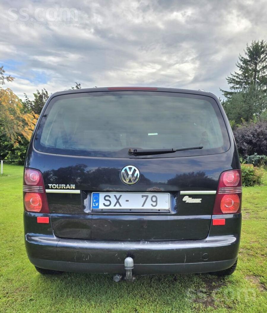 Black Volkswagen Touran 2003 in Ogre, with an engine capacity of 2.00 L and mileage of 418 thousand km for 700 €, photo 5 on AUTOMOTO.COM.LV