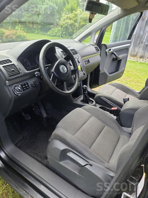 Black Volkswagen Touran 2003 in Ogre, with an engine capacity of 2.00 L and mileage of 418 thousand km for 700 €, photo 8 on AUTOMOTO.COM.LV