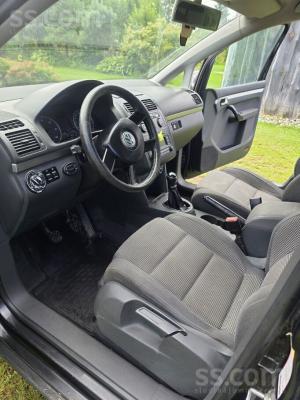 Black Volkswagen Touran 2003 in Ogre, with an engine capacity of 2.00 L and mileage of 418 thousand km for 700 €, photo 9 on AUTOMOTO.COM.LV