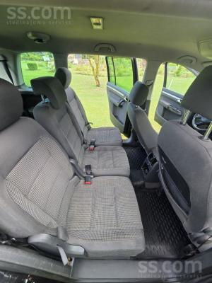 Black Volkswagen Touran 2003 in Ogre, with an engine capacity of 2.00 L and mileage of 418 thousand km for 700 €, photo 11 on AUTOMOTO.COM.LV