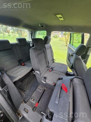 Black Volkswagen Touran 2003 in Ogre, with an engine capacity of 2.00 L and mileage of 418 thousand km for 700 €, photo 12 on AUTOMOTO.COM.LV