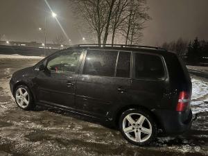 Melns Volkswagen Touran 2004 Alīta, ar dzinēja tilpumu 2.00 L un nobraukumu 300 tūkst. km par 1300 €, foto  vietnē AUTOMOTO.COM.LV