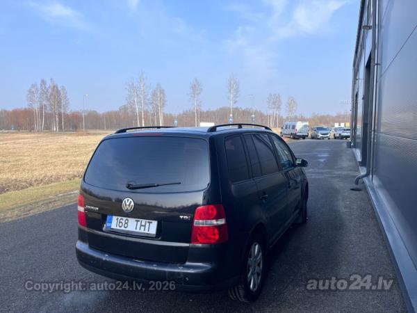 Melns Volkswagen Touran 2004 Tallina, ar dzinēja tilpumu 1.90 L un nobraukumu 297 tūkst. km par 1750 €, foto 3 vietnē AUTOMOTO.COM.LV