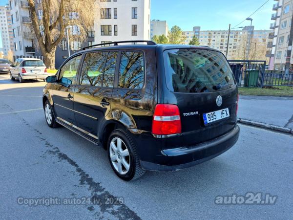 Melns Volkswagen Touran 2004 Tallina, ar dzinēja tilpumu 2.00 L un nobraukumu 543 tūkst. km par 995 €, foto 2 vietnē AUTOMOTO.COM.LV