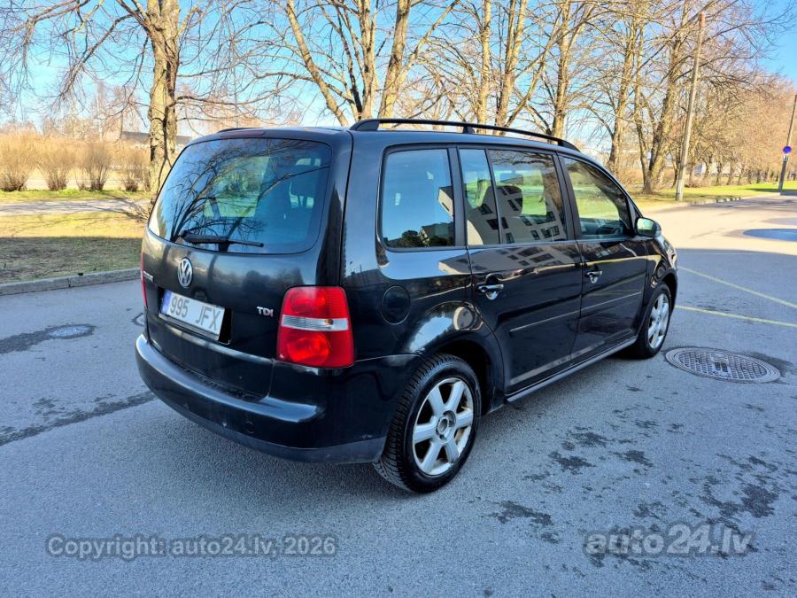 Melns Volkswagen Touran 2004 Tallina, ar dzinēja tilpumu 2.00 L un nobraukumu 543 tūkst. km par 995 €, foto 5 vietnē AUTOMOTO.COM.LV