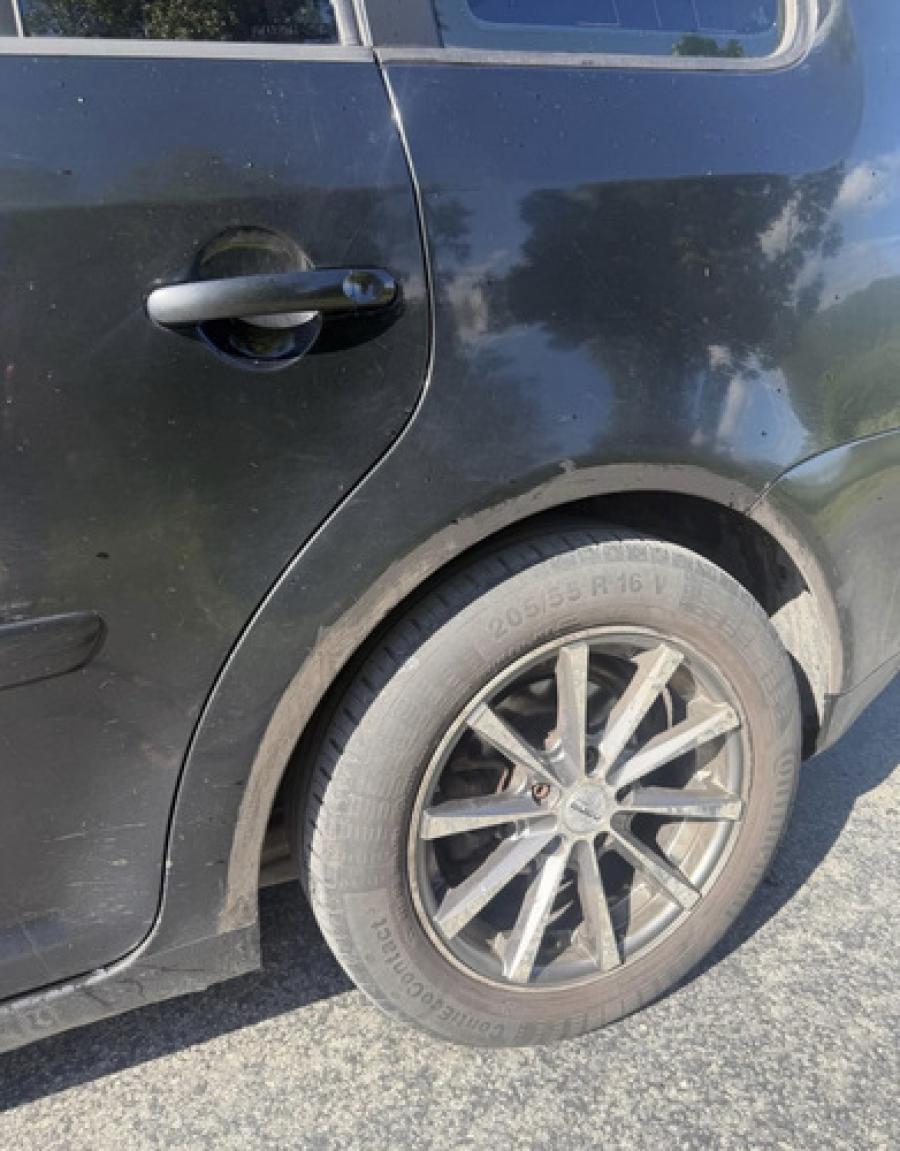 Melns Volkswagen Touran 2004 Kunda, ar dzinēja tilpumu 0.00 L un nobraukumu 236 tūkst. km par 1100 €, foto 6 vietnē AUTOMOTO.COM.LV
