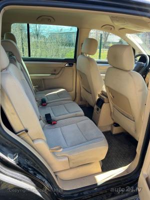 Black Volkswagen Touran 2005 in Tartu, with an engine capacity of 2.00 L and mileage of 476 thousand km for 1500 €, photo 6 on AUTOMOTO.COM.LV