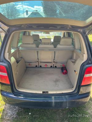 Black Volkswagen Touran 2005 in Tartu, with an engine capacity of 2.00 L and mileage of 476 thousand km for 1500 €, photo 7 on AUTOMOTO.COM.LV