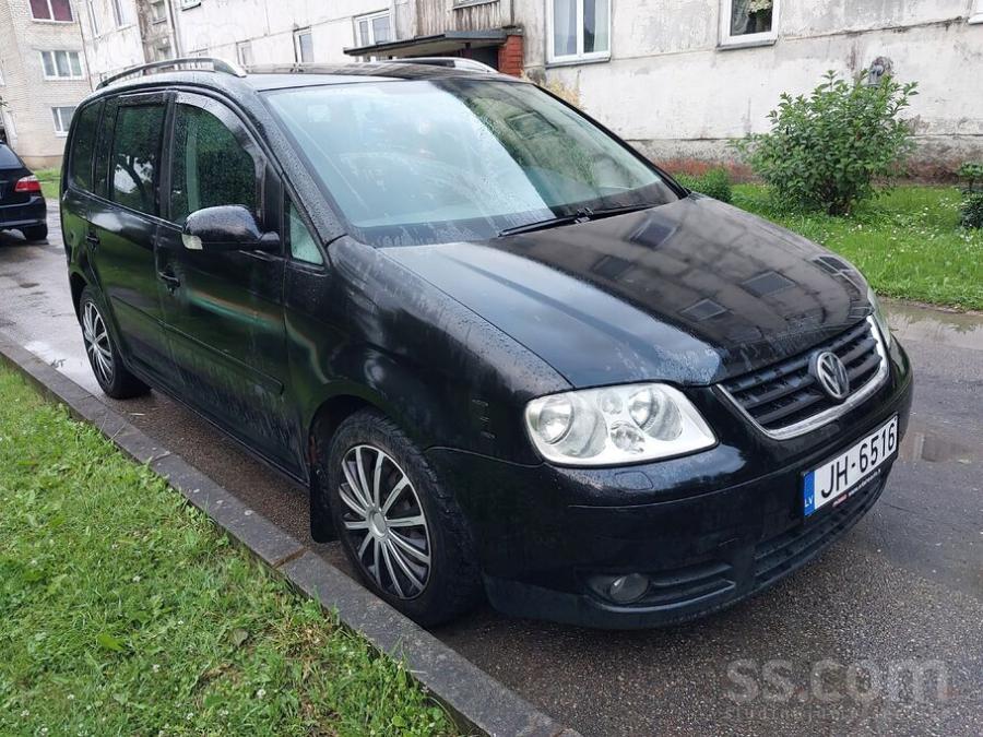 Melns Volkswagen Touran 2005 Dobele, ar dzinēja tilpumu 2.00 L un nobraukumu 292 tūkst. km par 900 €, foto 4 vietnē AUTOMOTO.COM.LV