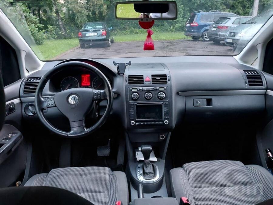 Melns Volkswagen Touran 2005 Dobele, ar dzinēja tilpumu 2.00 L un nobraukumu 292 tūkst. km par 900 €, foto 5 vietnē AUTOMOTO.COM.LV