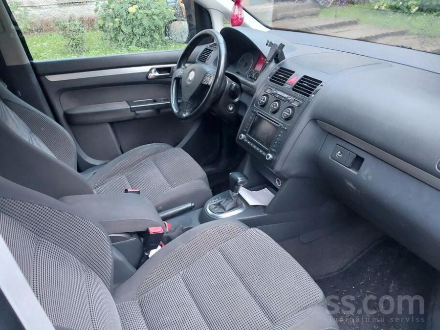 Melns Volkswagen Touran 2005 Dobele, ar dzinēja tilpumu 2.00 L un nobraukumu 292 tūkst. km par 900 €, foto 6 vietnē AUTOMOTO.COM.LV