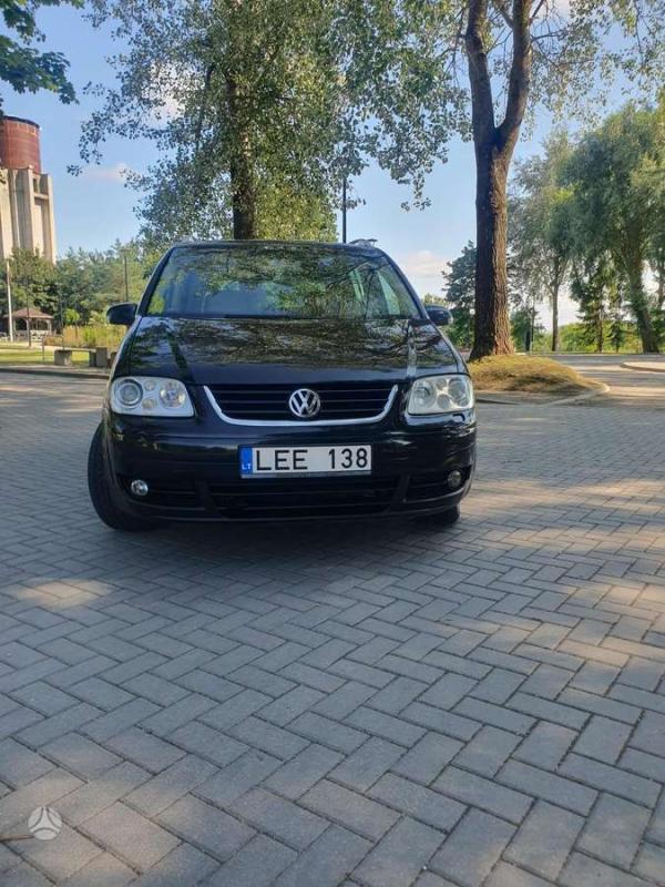Melns Volkswagen Touran 2005 Vilkaviškis, ar dzinēja tilpumu 2.00 L un nobraukumu 332 tūkst. km par 1150 €, foto 2 vietnē AUTOMOTO.COM.LV