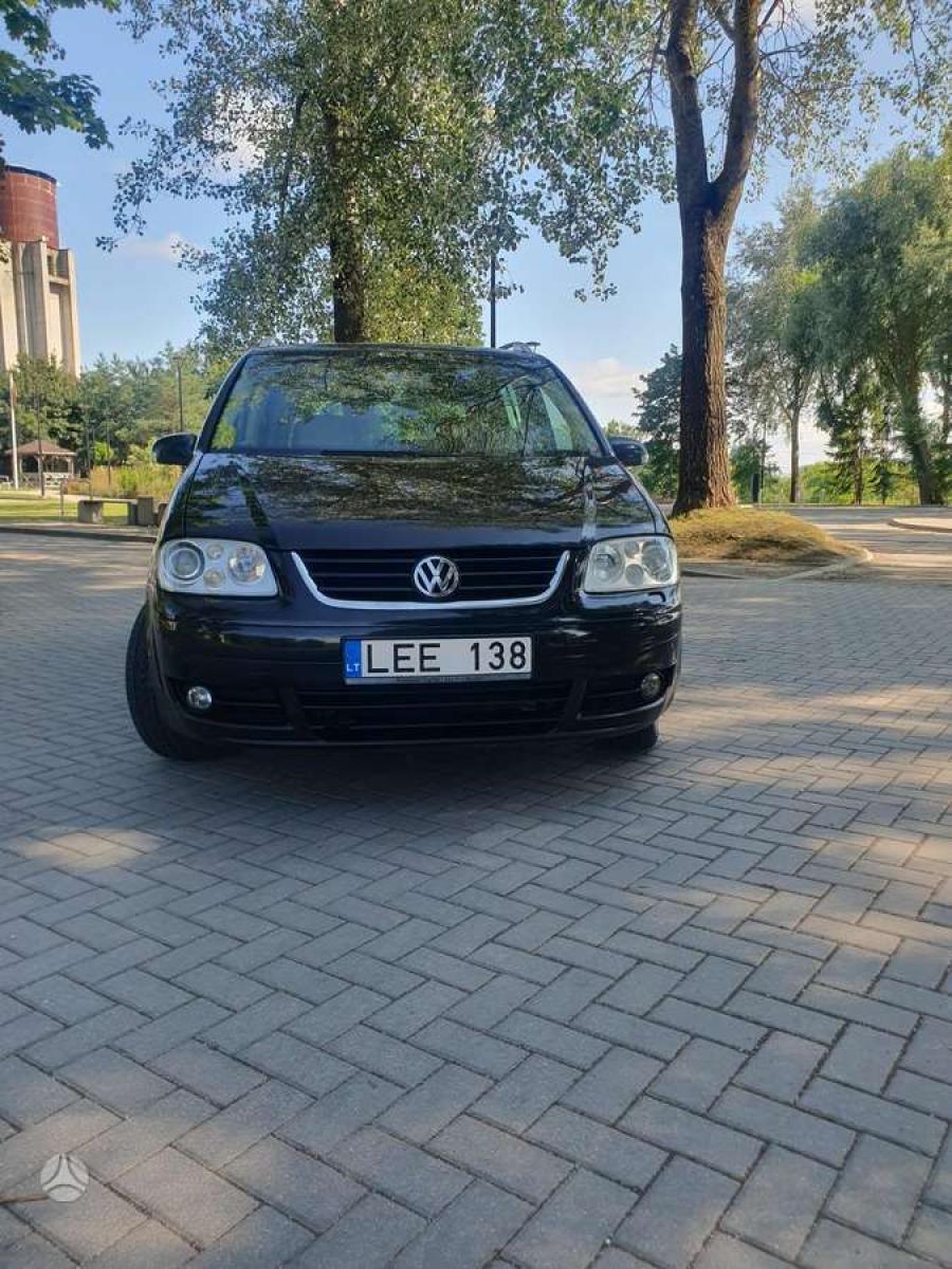 Black Volkswagen Touran 2005 in Vilkaviskis, with an engine capacity of 2.00 L and mileage of 332 thousand km for 1150 €, photo 3 on AUTOMOTO.COM.LV