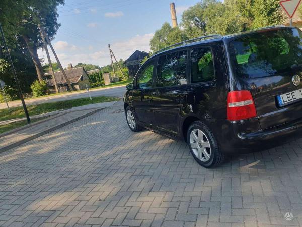 Melns Volkswagen Touran 2005 Vilkaviškis, ar dzinēja tilpumu 2.00 L un nobraukumu 332 tūkst. km par 1150 €, foto 3 vietnē AUTOMOTO.COM.LV