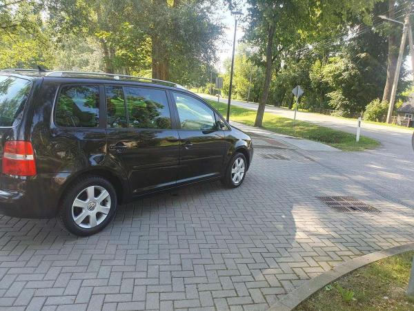 Melns Volkswagen Touran 2005 Vilkaviškis, ar dzinēja tilpumu 2.00 L un nobraukumu 332 tūkst. km par 1150 €, foto 4 vietnē AUTOMOTO.COM.LV