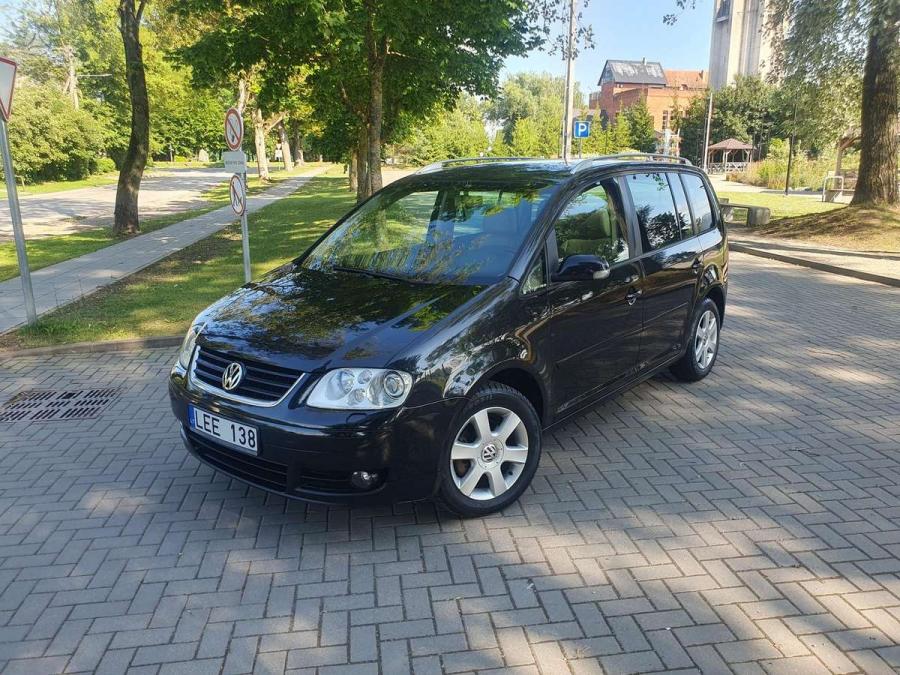 Black Volkswagen Touran 2005 in Vilkaviskis, with an engine capacity of 2.00 L and mileage of 332 thousand km for 1150 €, photo 7 on AUTOMOTO.COM.LV