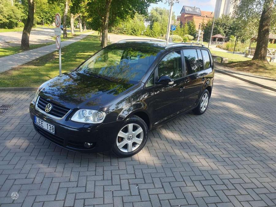 Black Volkswagen Touran 2005 in Vilkaviskis, with an engine capacity of 2.00 L and mileage of 332 thousand km for 1150 €, photo 11 on AUTOMOTO.COM.LV